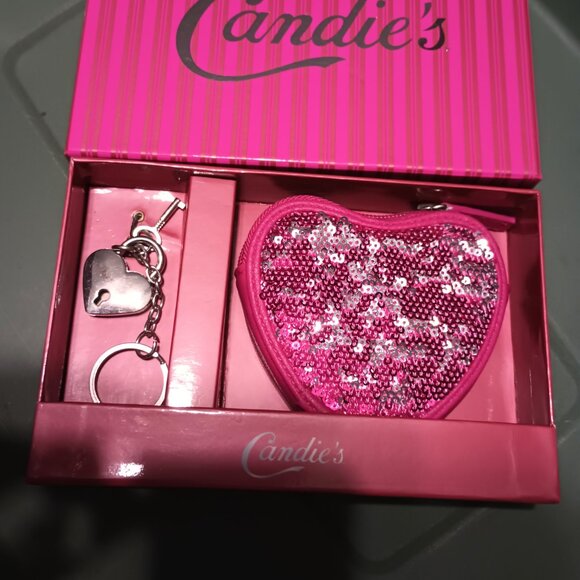 Candie's | Bags | New Candies Charlotte Heart Coin Purse Key Chain Lock ...